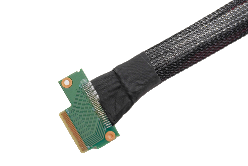 Gen5 AIC/CEM x4 Plug to Gen5 Multilink PCIe (SFF-8639) 68P Receptacle ...